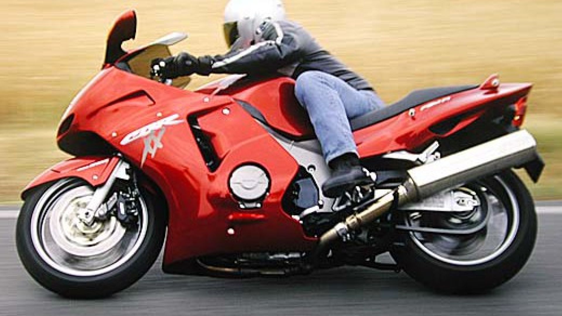 Prova su strada: Honda CBR 1100 XX - MotorBox