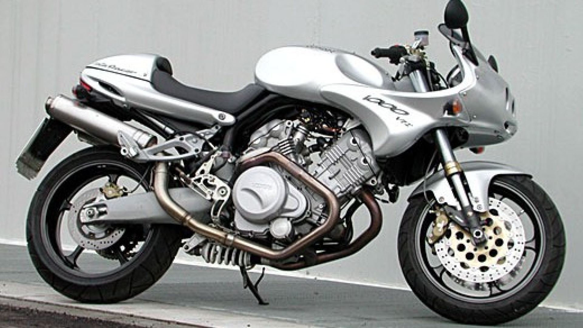 VOXAN CAFE' RACER 1000 - MotorBox