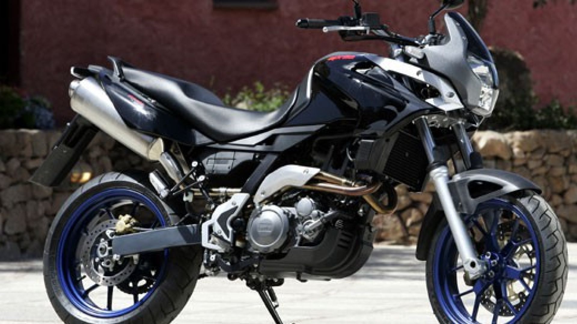 Prova: Aprilia Pegaso Strada 650 - MotorBox