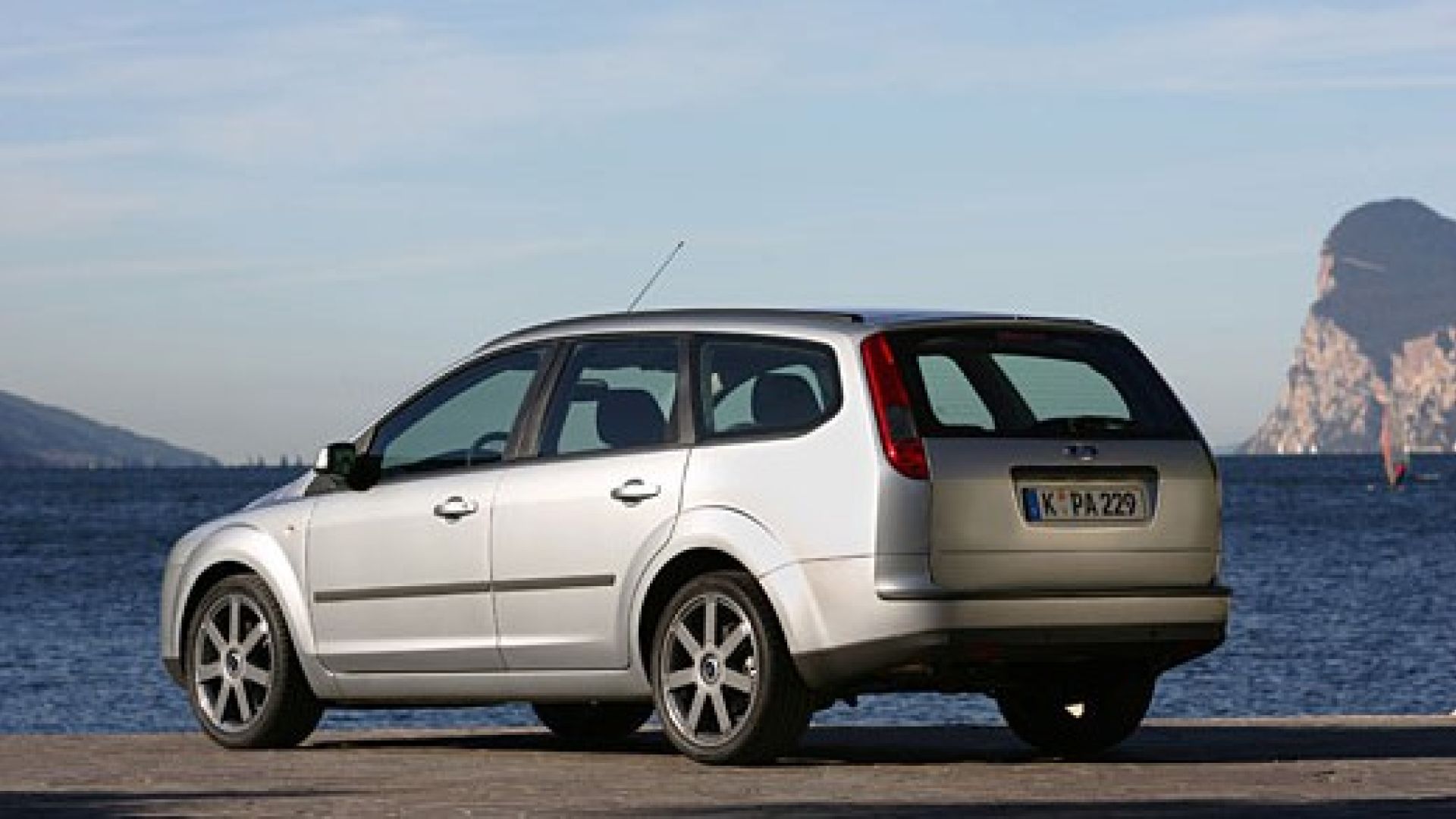 Ford Focus SW 2005: le nuove immagini - MotorBox