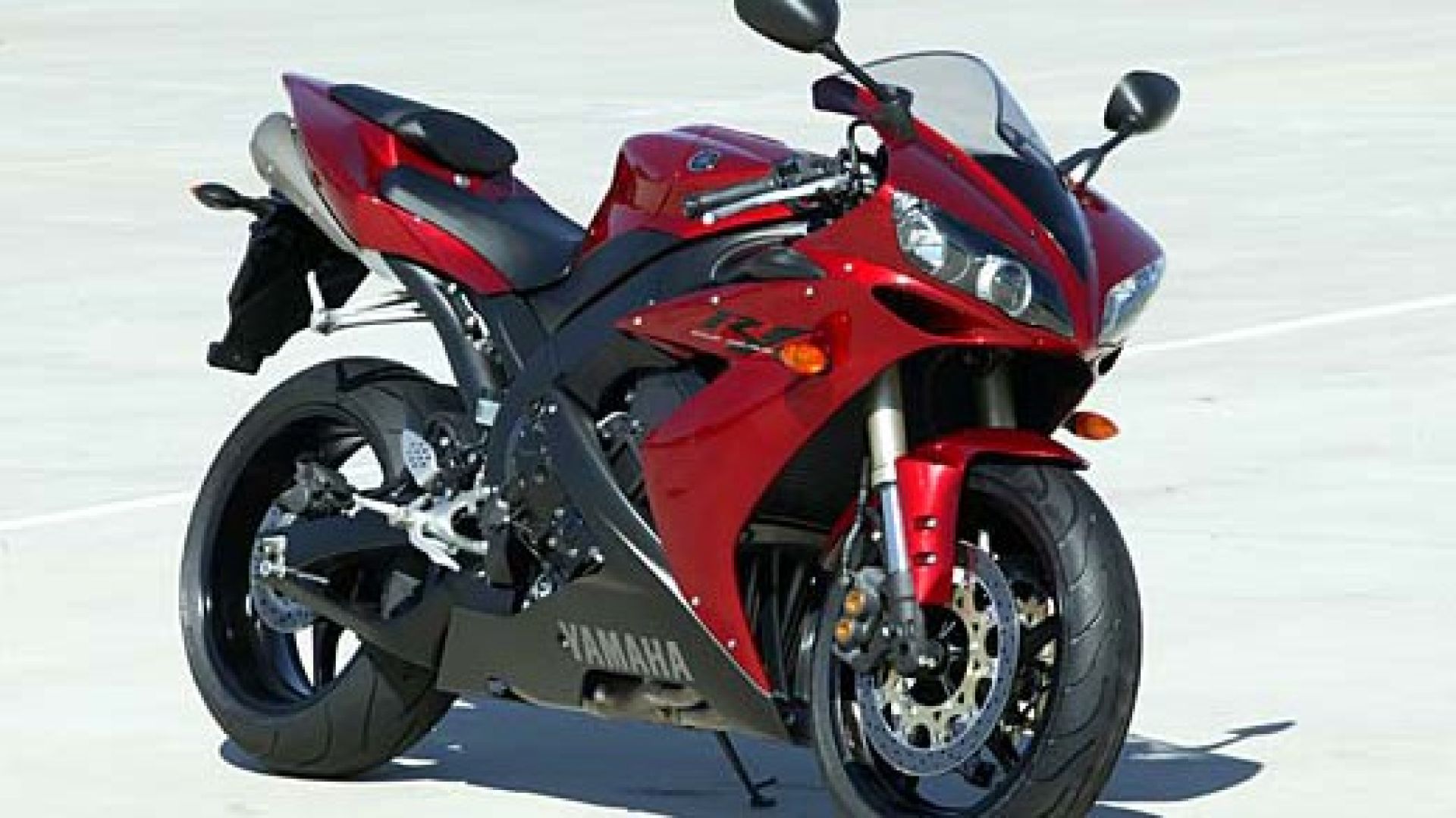 Prova su strada: In sella a: Yamaha R1 ‘04 - MotorBox