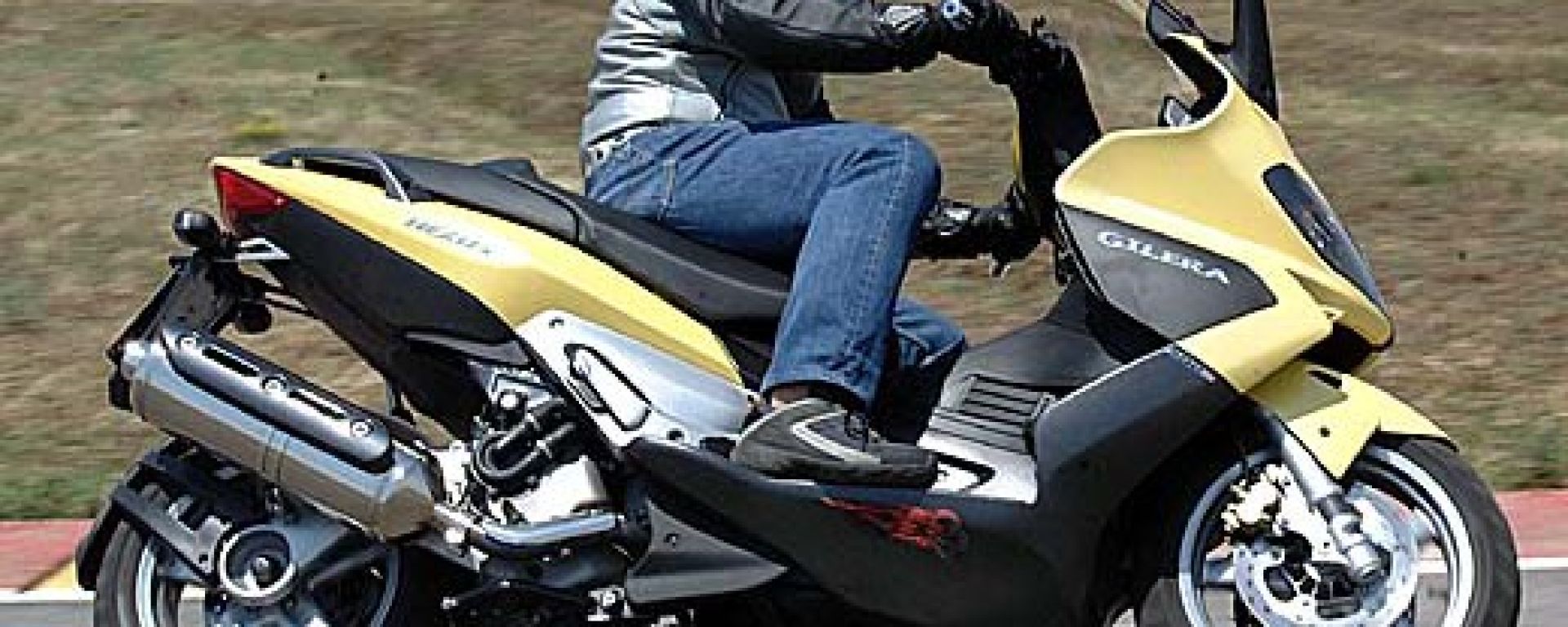 Prova su strada: Test anteprima: Gilera Nexus 500 - MotorBox