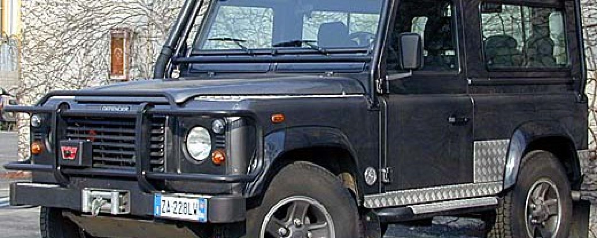 Prova su strada - Land Rover Defender Tomb Raider - MotorBox