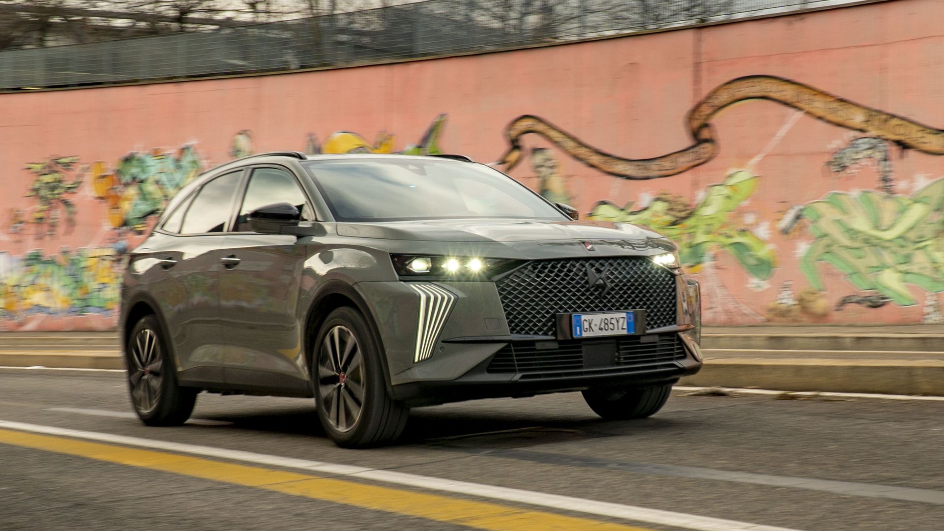Nuova DS7 E-Tense plug-in hybrid: prova, opinioni, prezzi