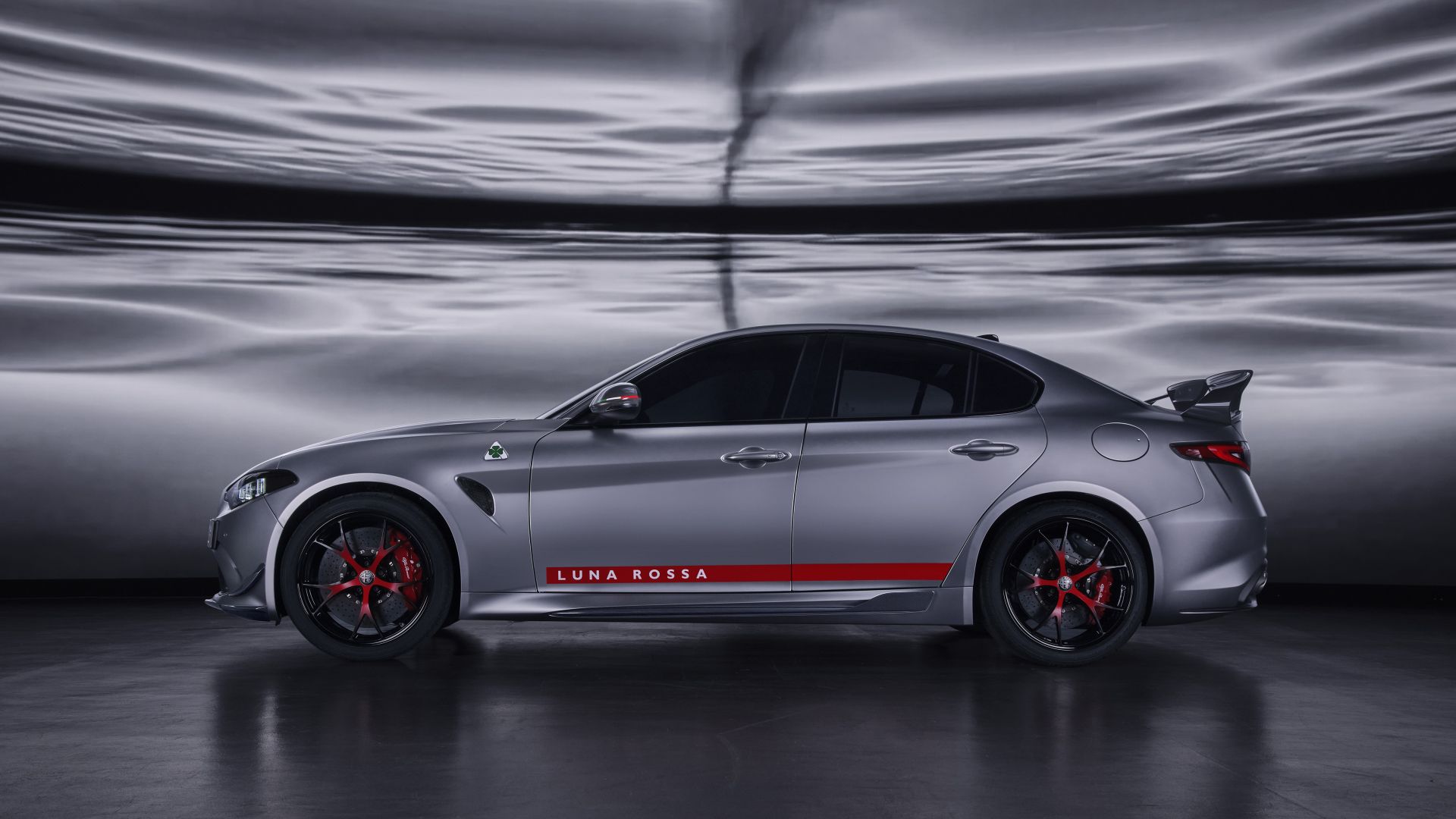Video Alfa Romeo Giulia Quadrifoglio Luna Rossa serie speciale