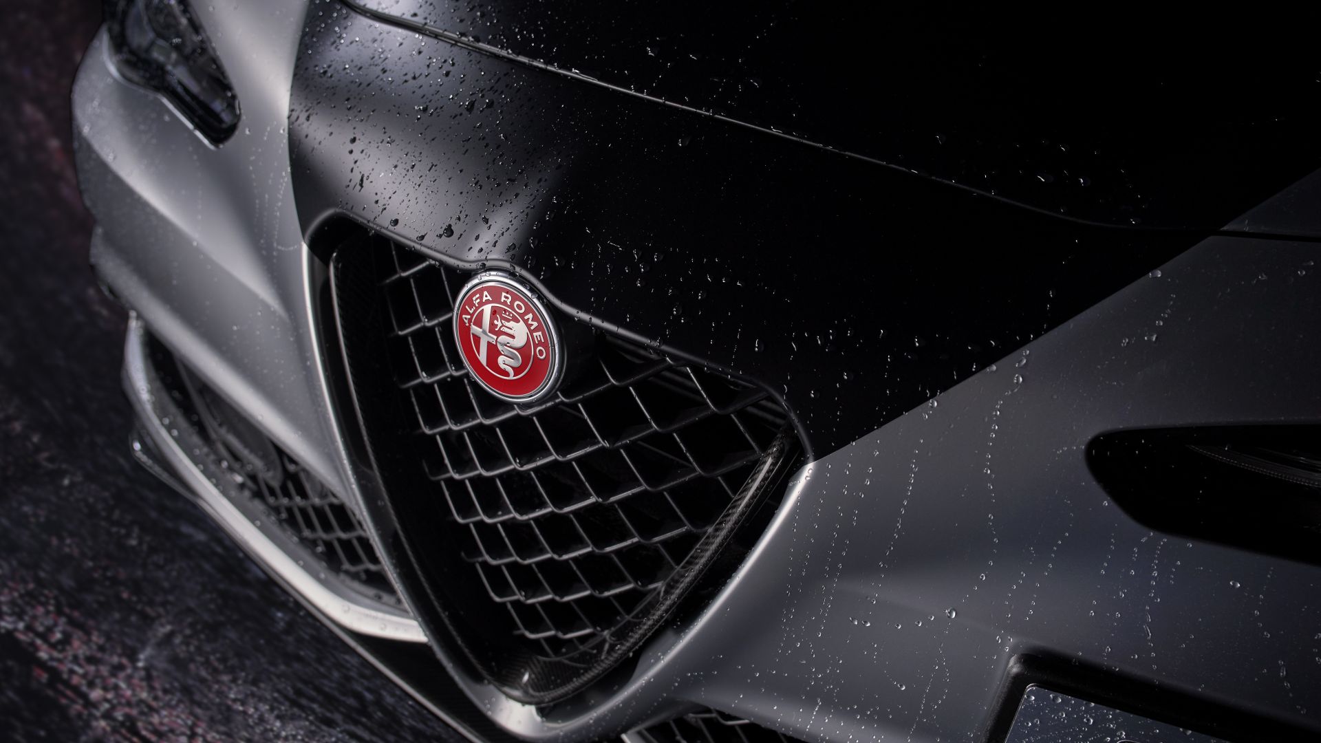 Video Alfa Romeo Giulia Quadrifoglio Luna Rossa serie speciale