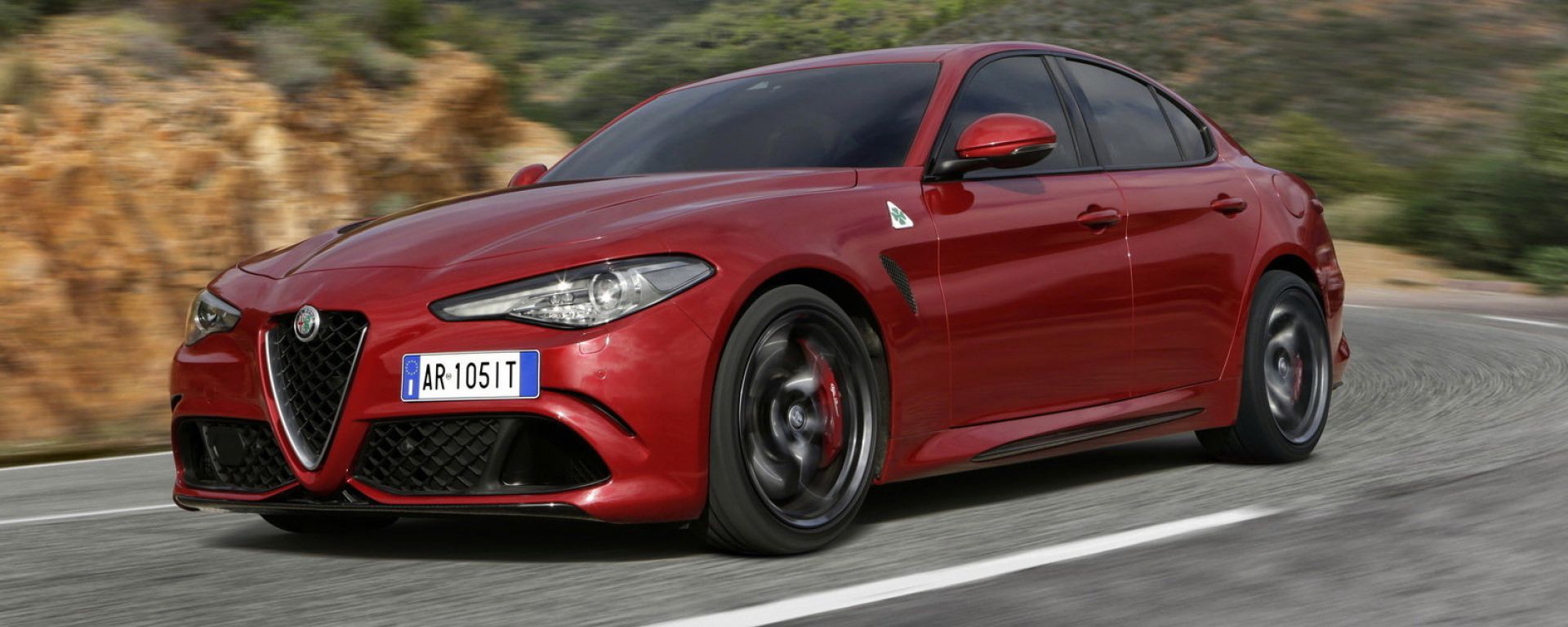 Alfa Romeo Giulia Quadrifoglio Performance Car of the Year 2020 - MotorBox