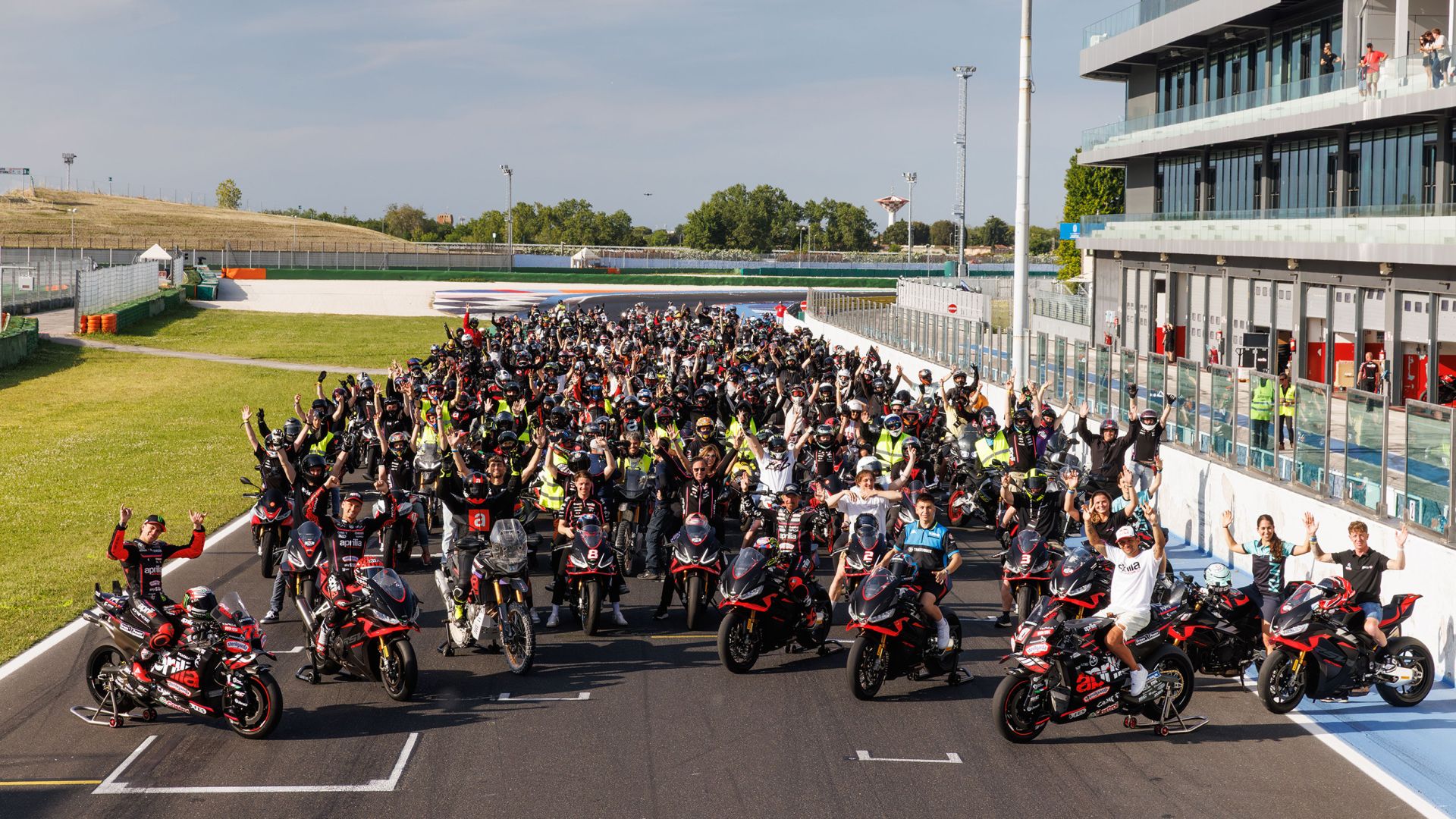 Aprilia All Stars 2025: foto, risultati, numeri, piloti. moto