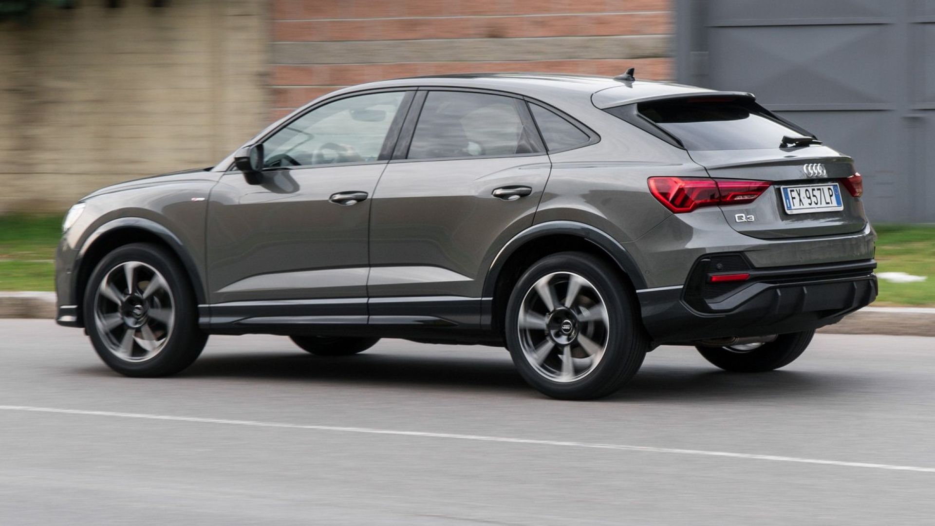 Audi Q3 Sportback suv coupé foto prova consumi prezzo