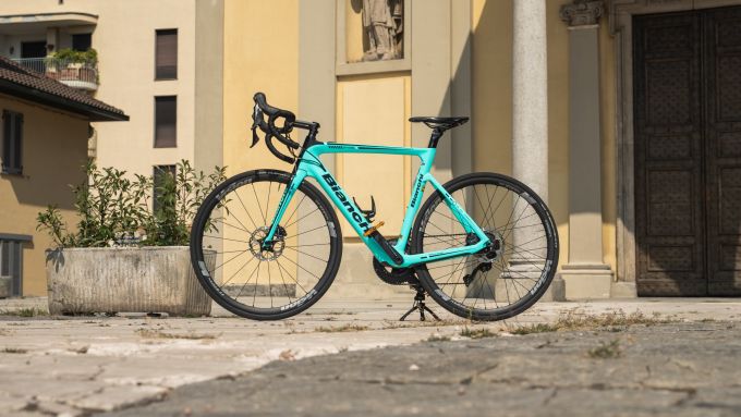 Prova su strada Bianchi Aria e-Road: come va, specifiche, prezzo - MotorBox