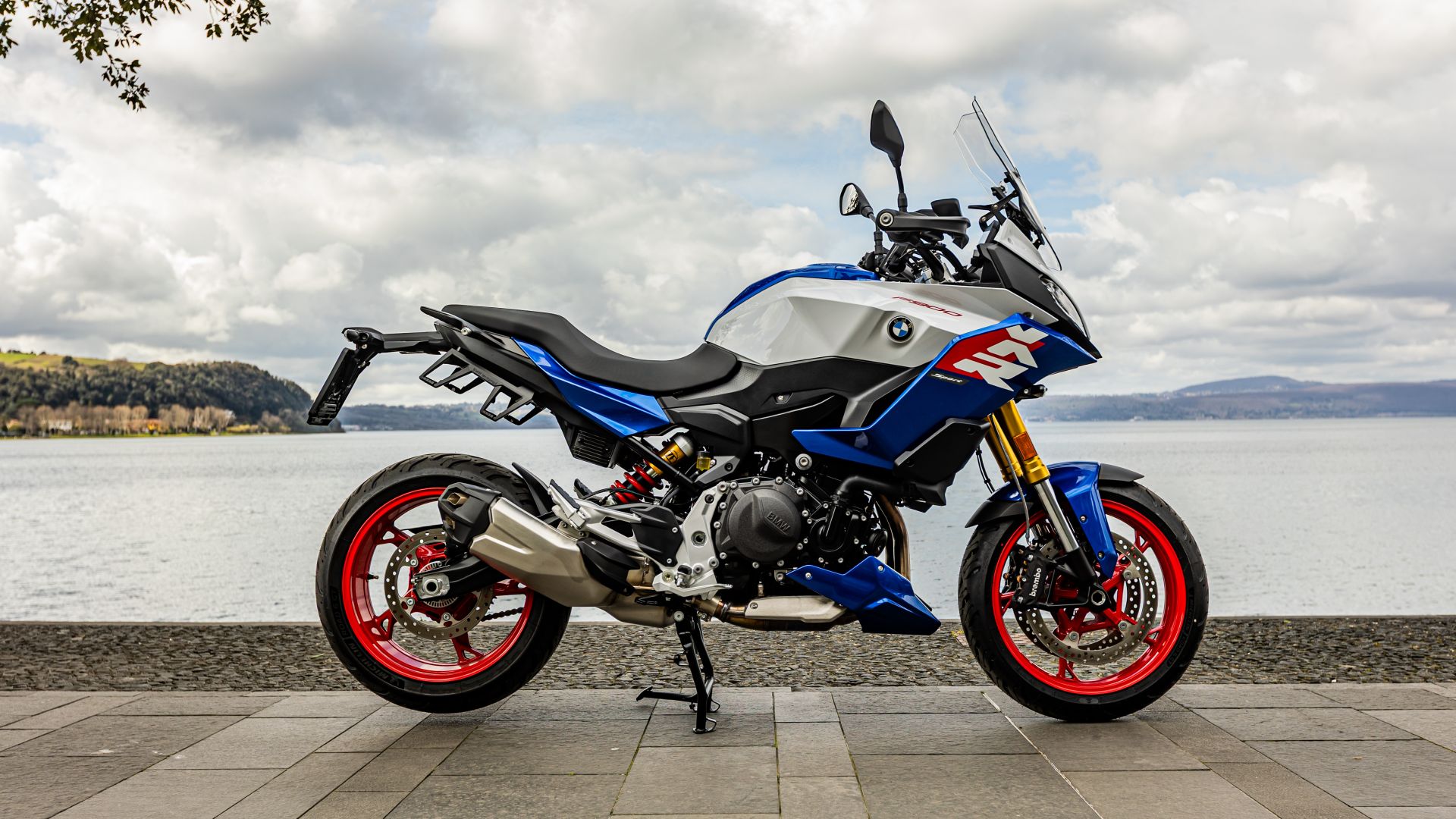 BMW F 900 XR 2025, recensione: prova, difetti, velocità e prezzo
