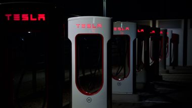 Tesla Supercharger alimentati a gasolio in California