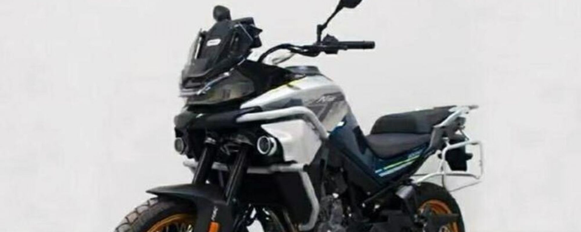 CFMoto, le prime foto della MT800 con motore KTM R2R - MotorBox