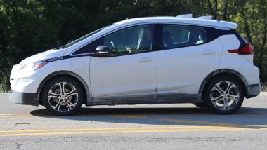 Chevrolet Bolt Cruise AV, foto spia dell'elettrica GM a guida autonoma