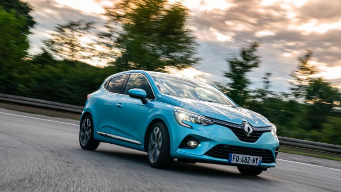Nuova Renault Clio E-Tech (full hybrid): come va? Prova su strada ...