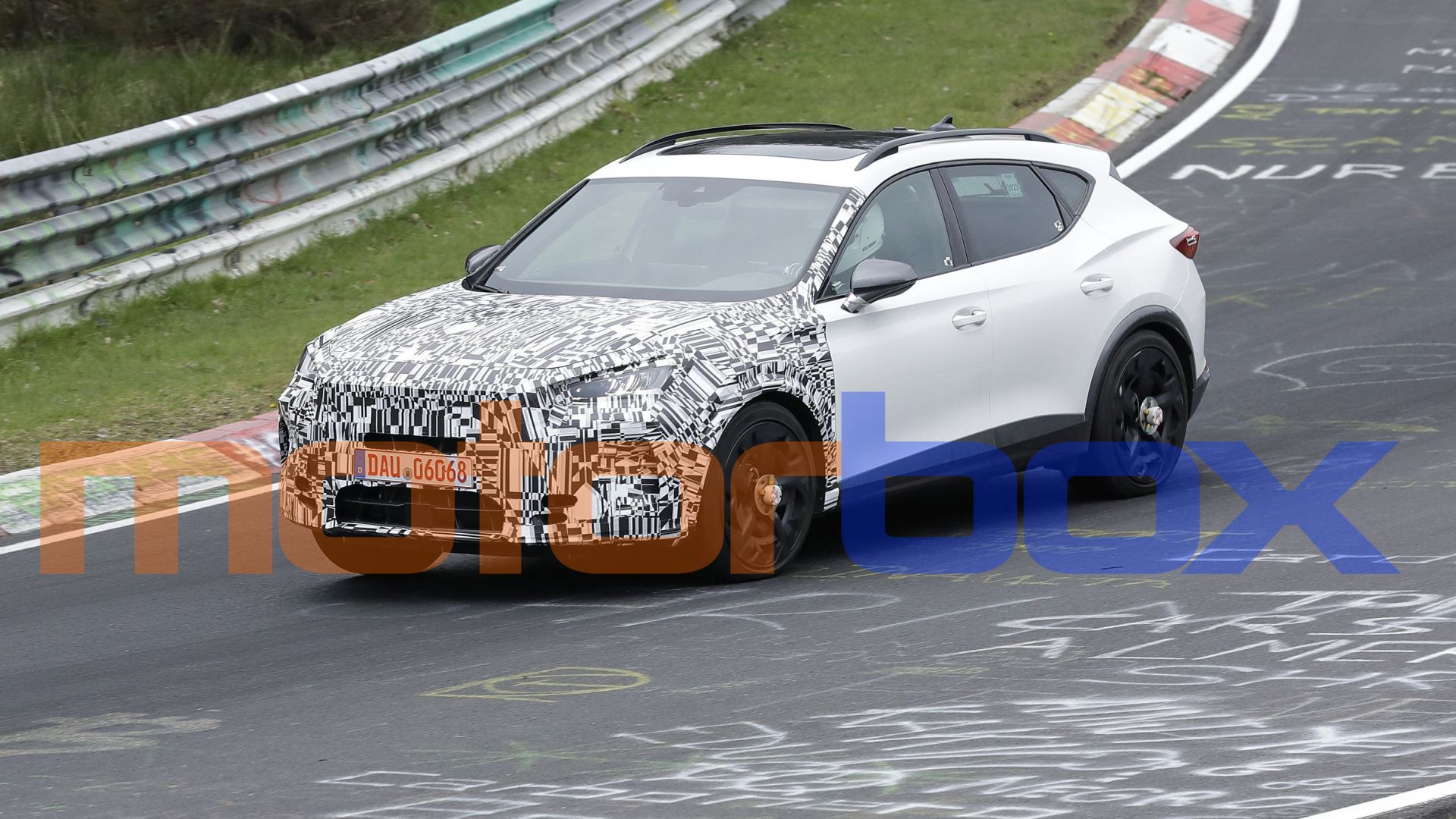 Cupra Formentor, il restyling 2023 nelle prime foto spia: ecco come cambia