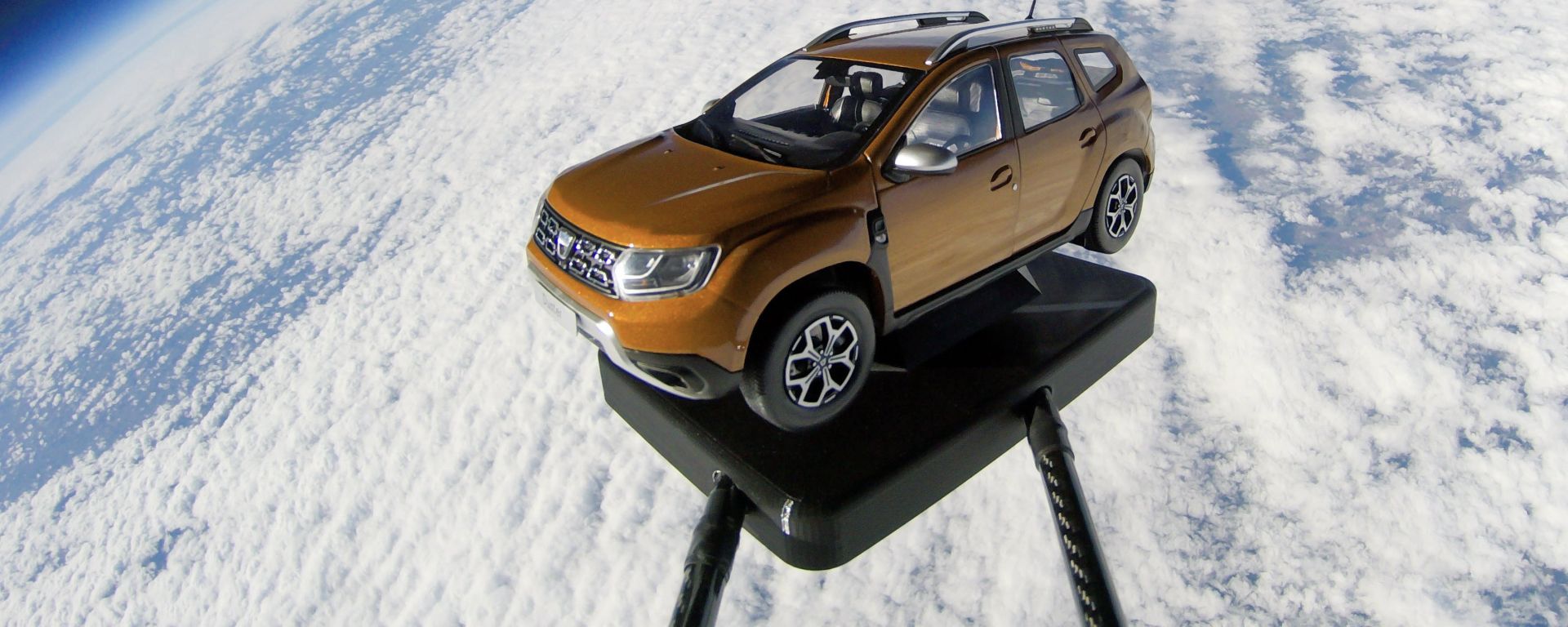 Primo "volo spaziale" di Dacia Space Duster: il video YouTube - MotorBox