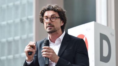 Danilo Toninelli: il Ministro dei Trasporti del Movimento 5 Stelle