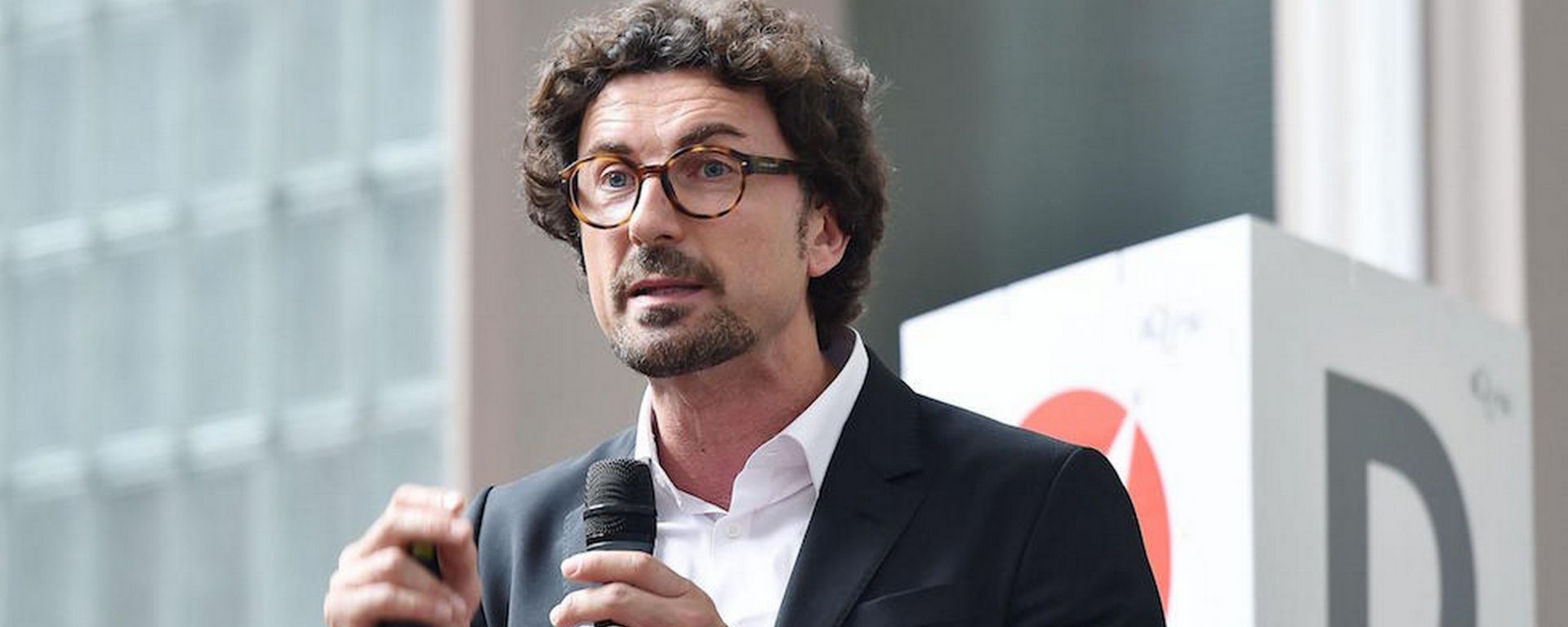 Danilo Toninelli: il Ministro dei Trasporti del Movimento 5 Stelle ...