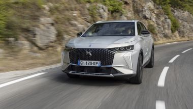DS 7 2022 E-Tense 360 4x4 2022: la prova su strada