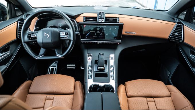 DS7 Crossback E-Tense 4x4: la prova su strada in video - MotorBox