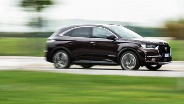 DS7 Crossback E-Tense 4x4: la prova su strada in video
