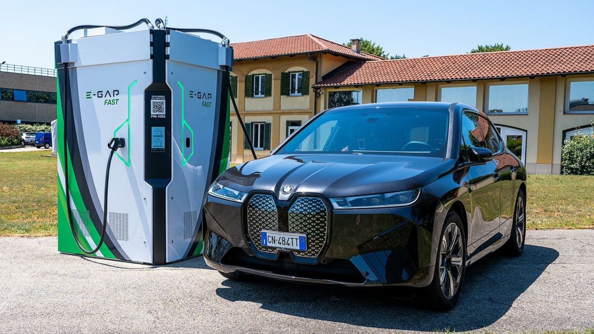 E-GAP Fast, nuova colonnina di ricarica veloce (120 kW) a batterie
