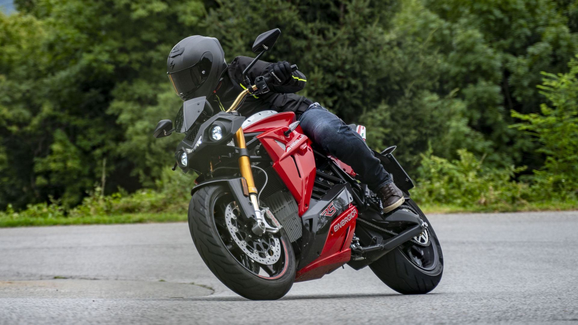Energica Eva Ribelle RS Tricolore: prova, prezzo, autonomia