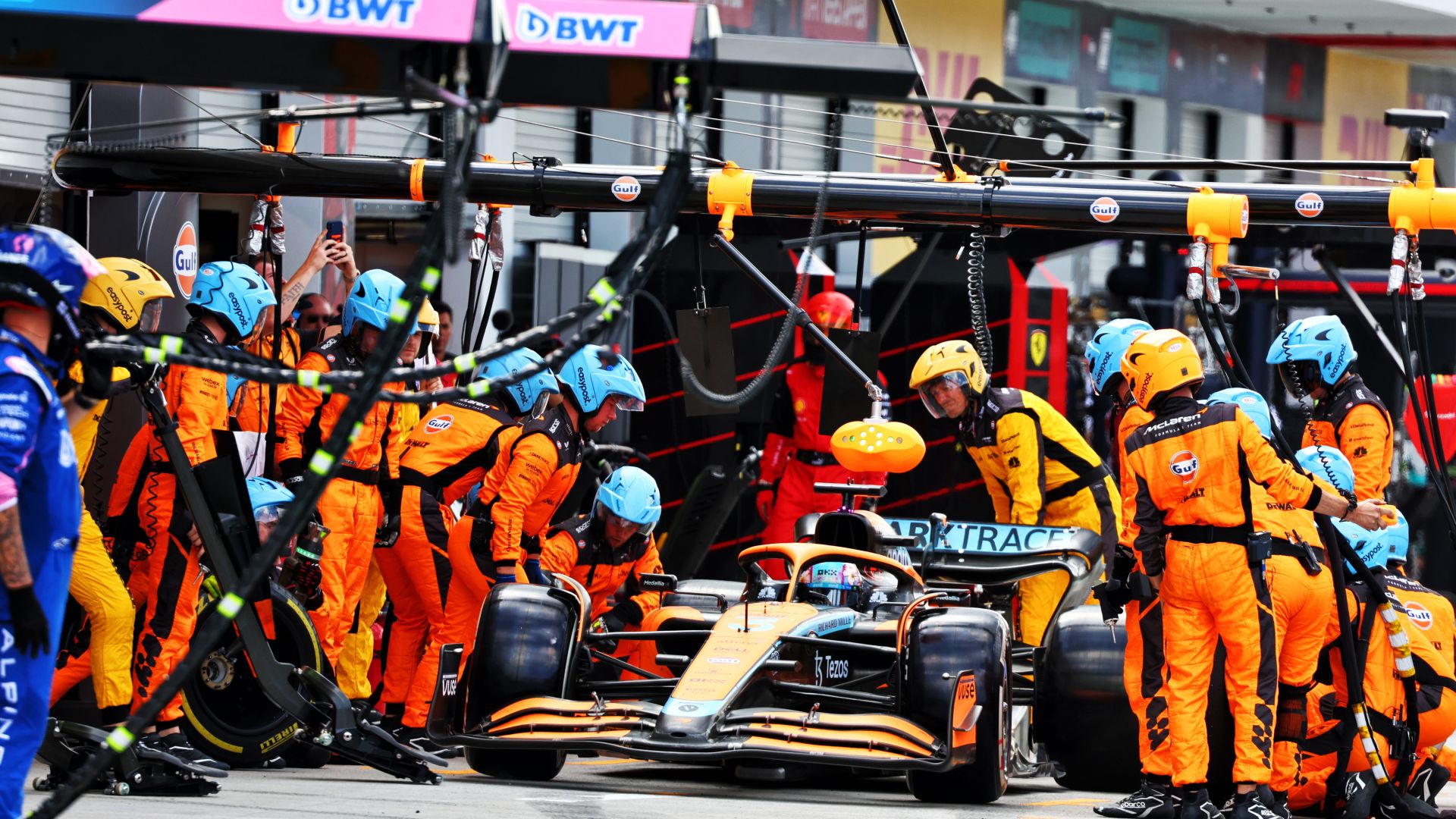 Classifica pit stop 2022: Red Bull la migliore, McLaren da record