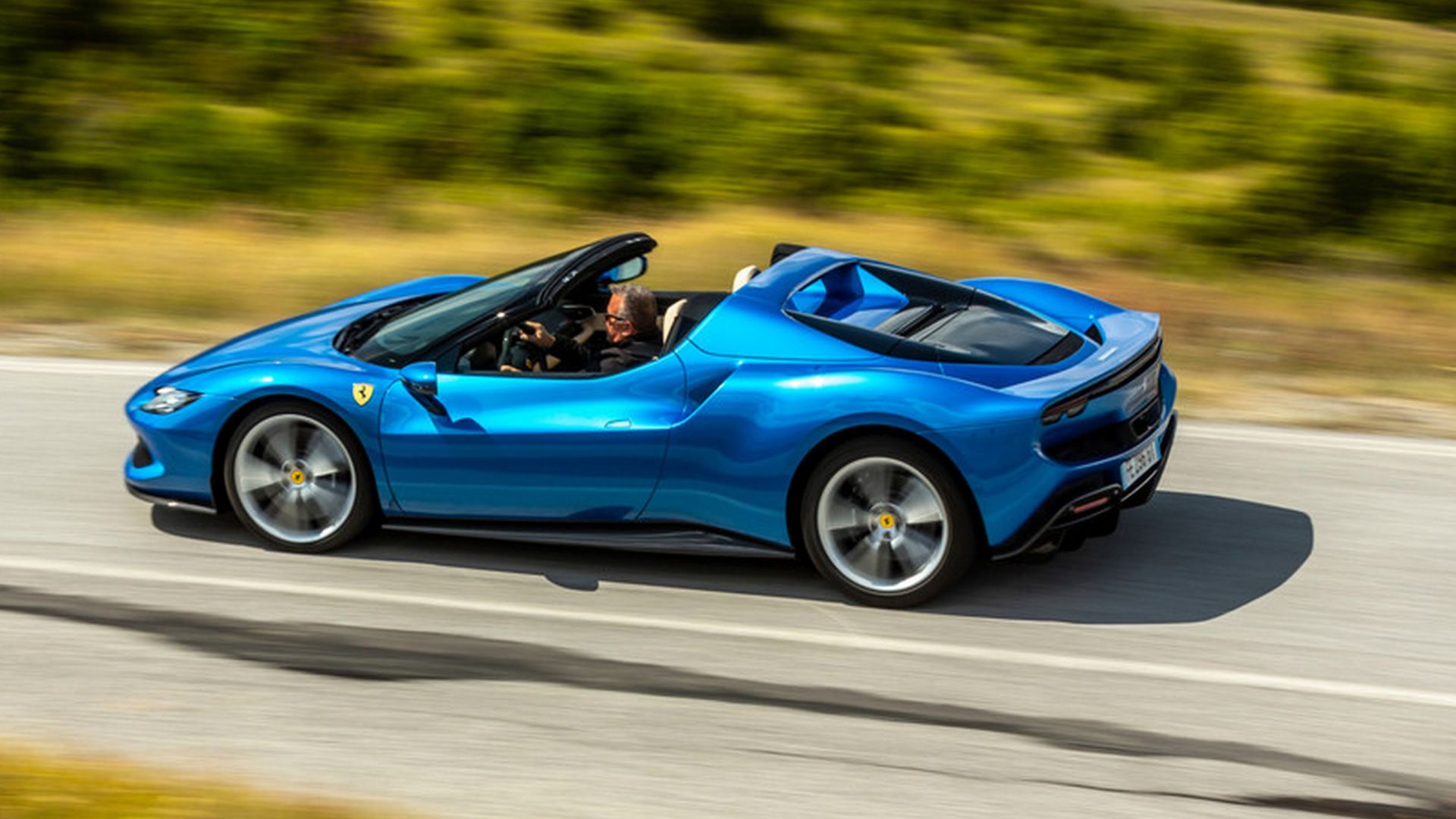 Ferrari 296 GTS (Spider): la prova video, le opinioni, il prezzo