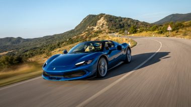 Ferrari 296 GTS (Spider): la prova video, le opinioni, il prezzo