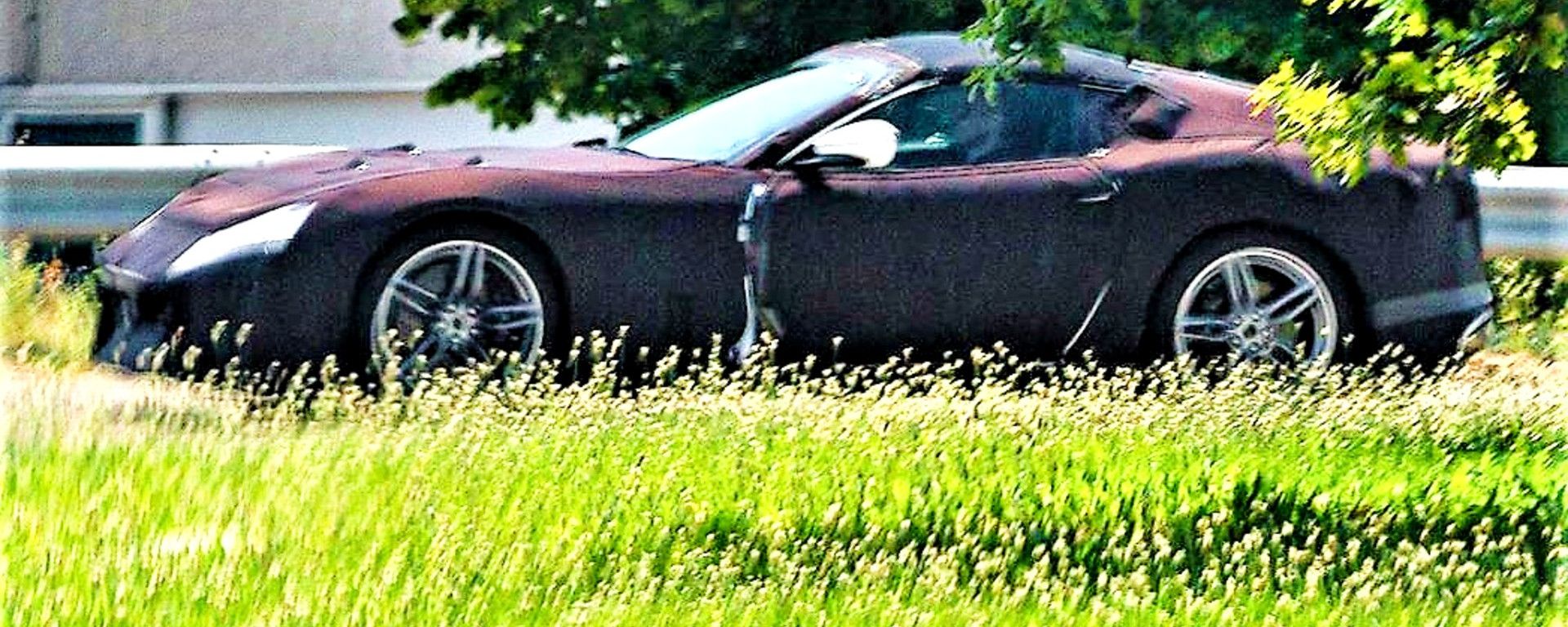 Ferrari 812 Spider: foto spia, uscita, prezzo, scheda tecnica - MotorBox