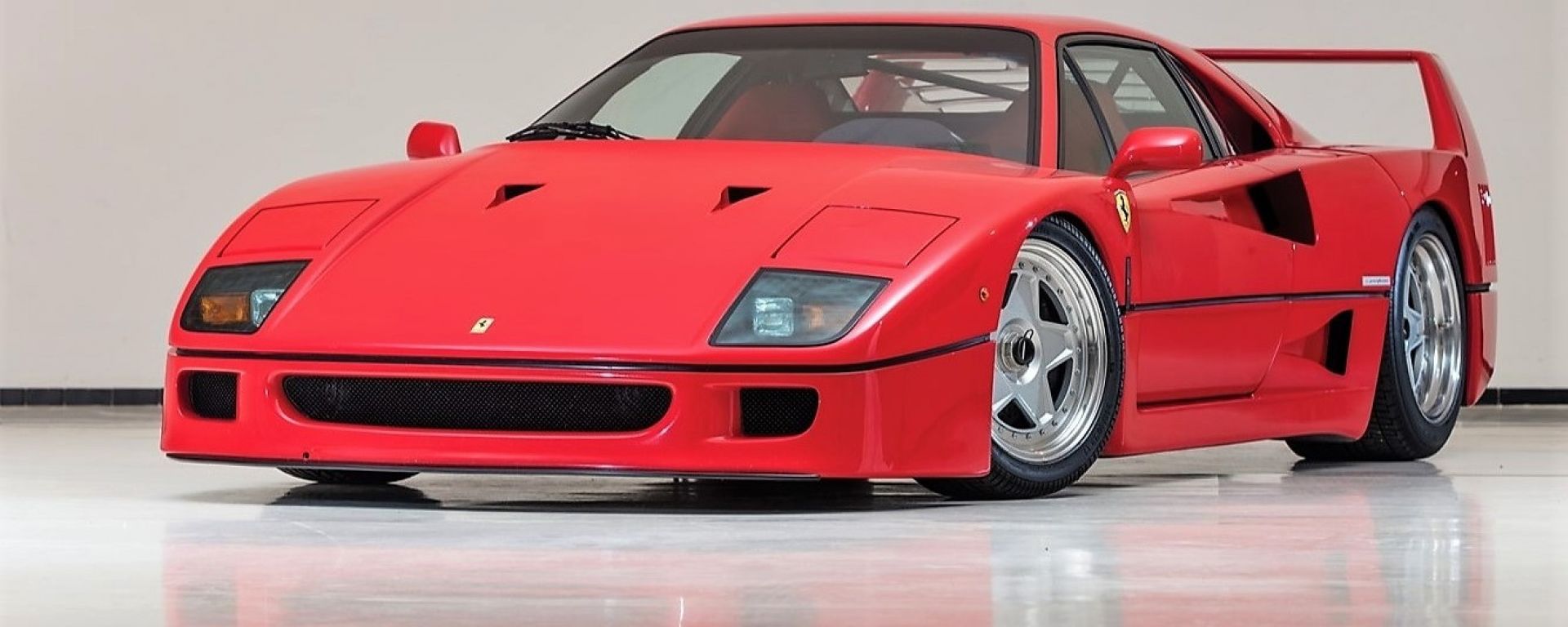 Ferrari F40: prezzo, scheda tecnica, modello Lego, aneddoti - MotorBox