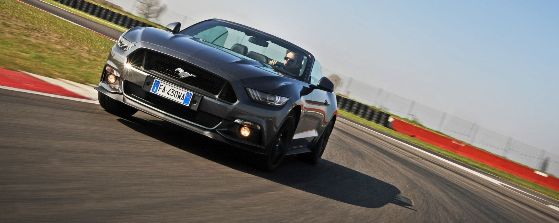Test drive - Ford Mustang Cabrio 5.0 V8 - MotorBox