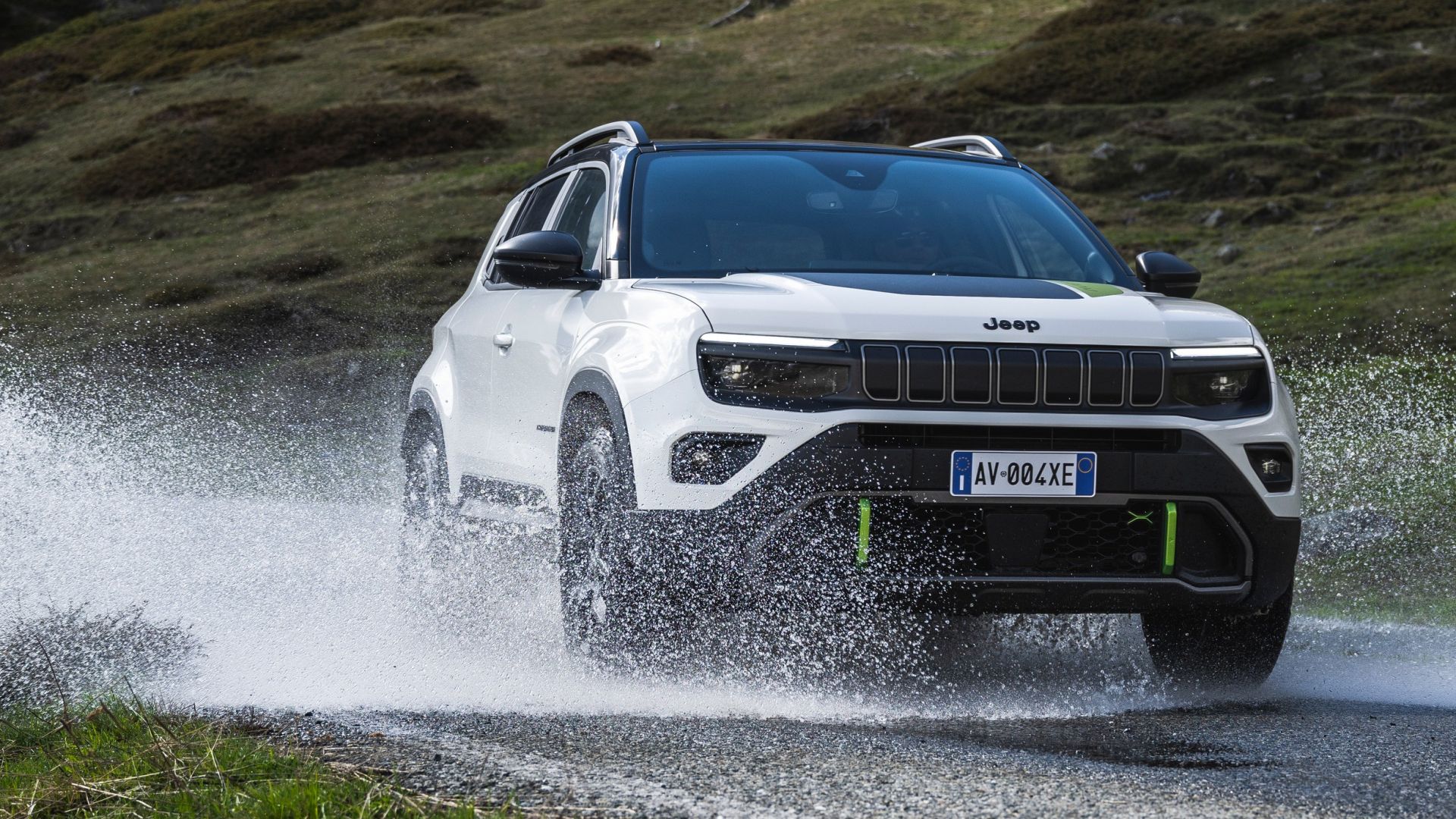 Jeep Avenger 4xe 2024: ibrida e 4x4. Prezzo, video, scheda tecnica