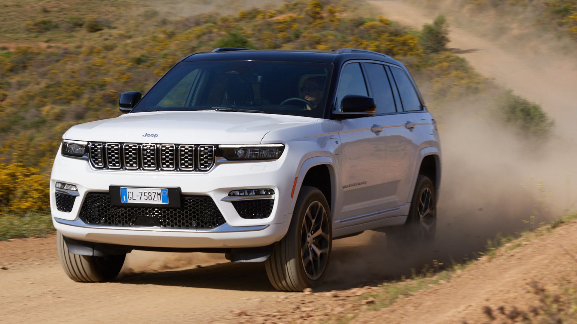 Jeep Grand Cherokee 4xe, opinioni dopo prova su strada e offroad