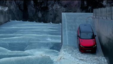 Range Rover Sport: il video virale di uno stunt folle