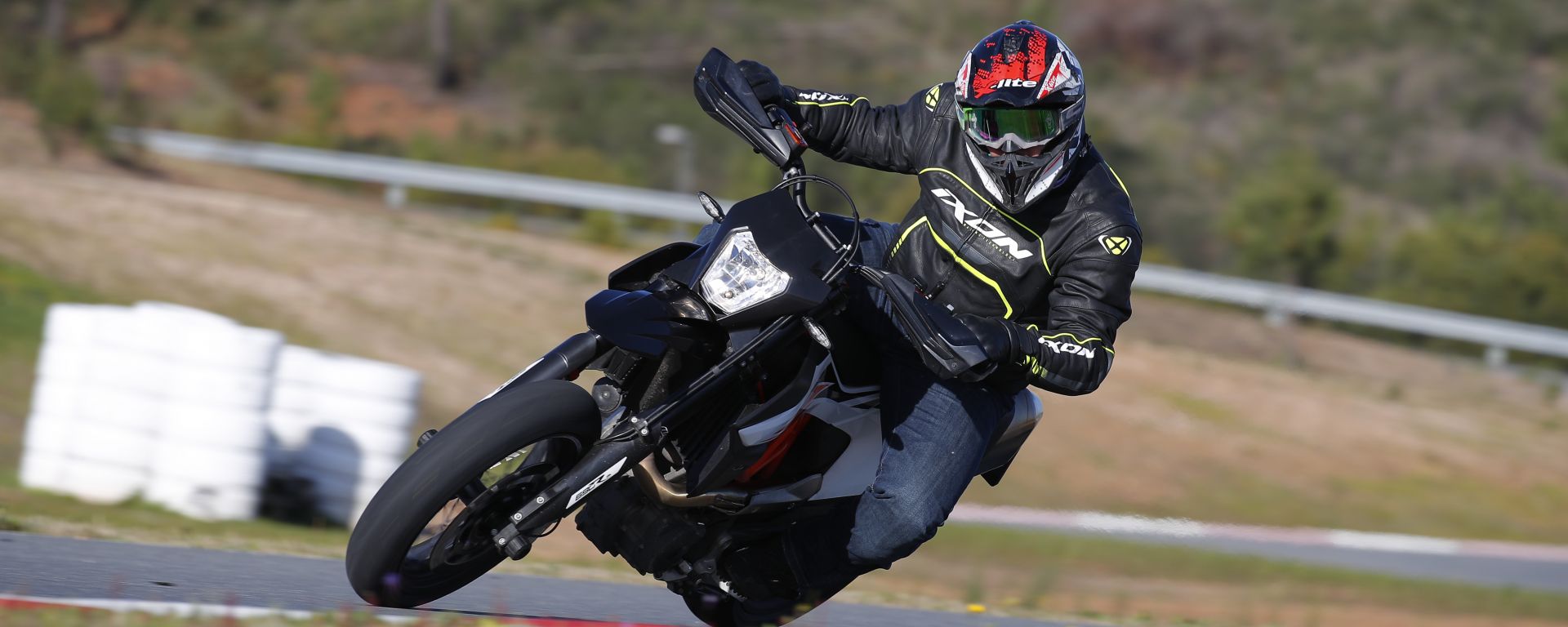 KTM 690 SMC R 2019: prezzo, accessori, prestazioni, pregi, difetti ...