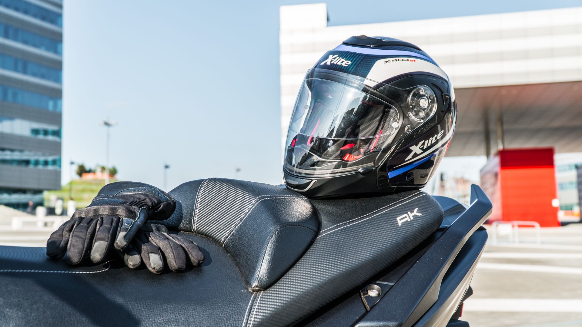 Kymco AK 550 Vs Sym Maxsym TL: confronto, pregi, difetti, prezzi