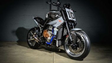 BMW S 1000 XR diventa Supermoto Tracker 10: le modifiche