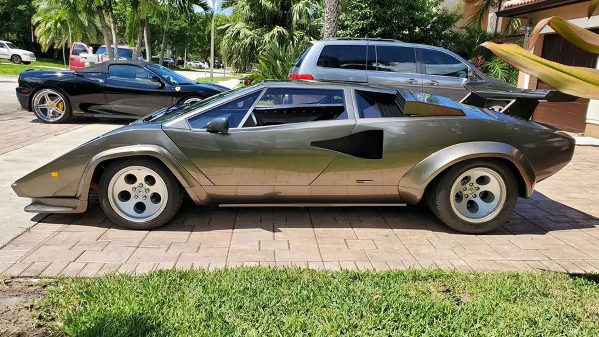 Folle richiesta per una Lamborghini Countach replica