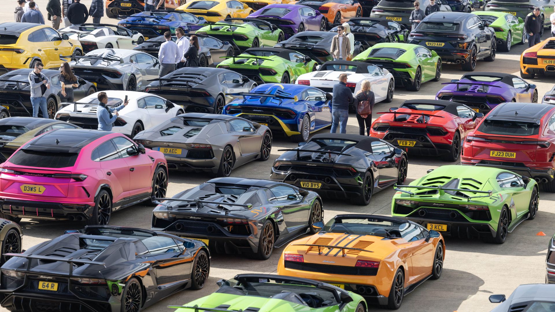 Lamborghini Day UK 2023: le foto del raduno record con 382 Lambo