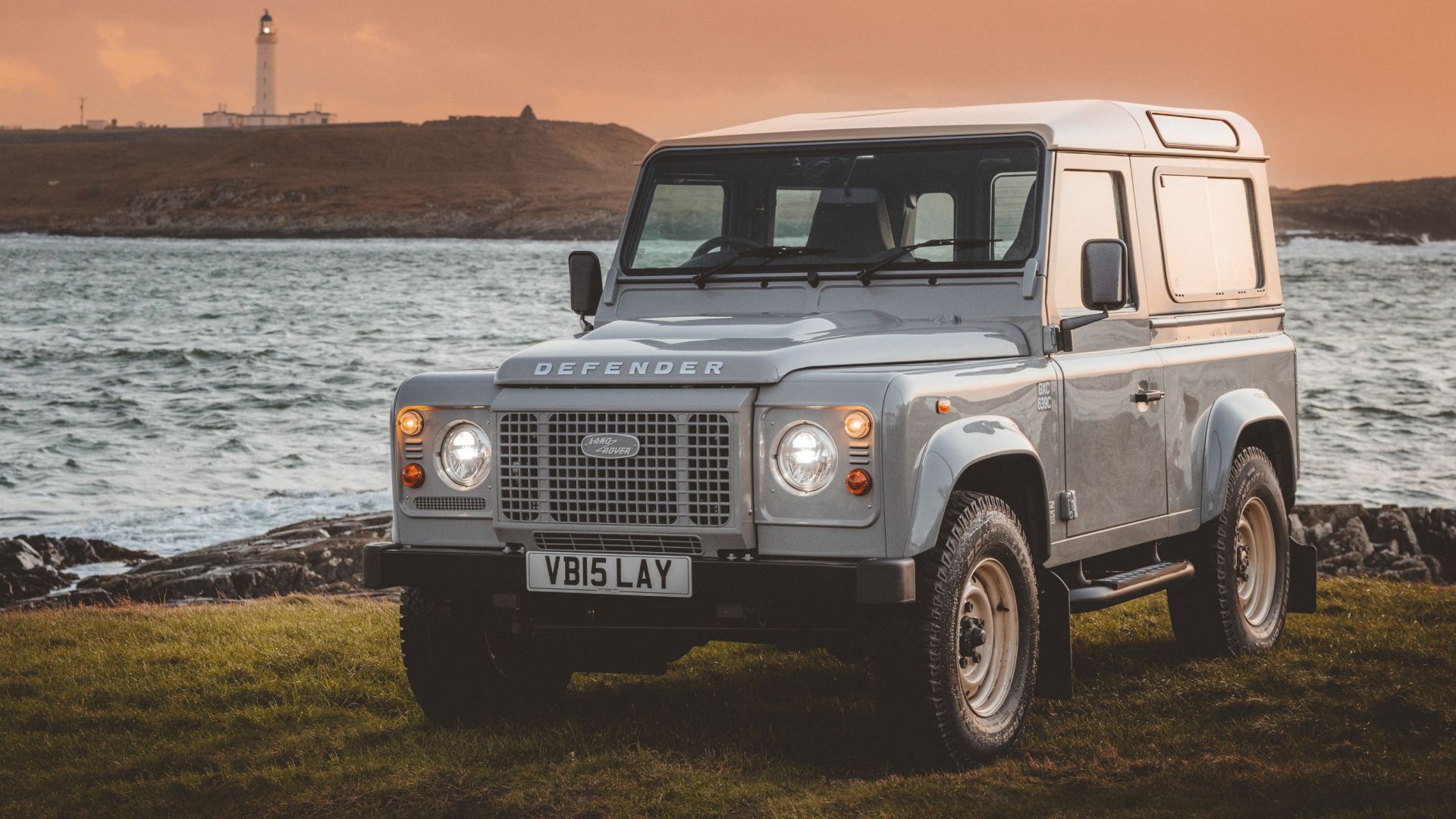 Da Land Rover Classic, Defender Works V8 Islay Edition: il prezzo
