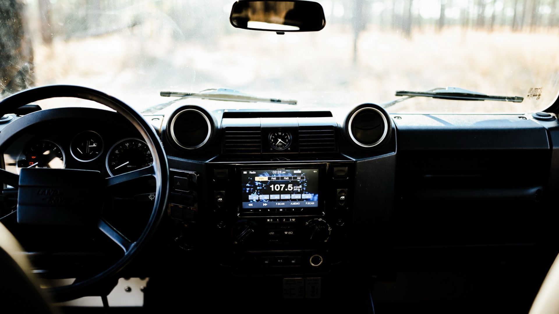 Land Rover Defender 130 del 1988: il restomod. Prezzo, immagini