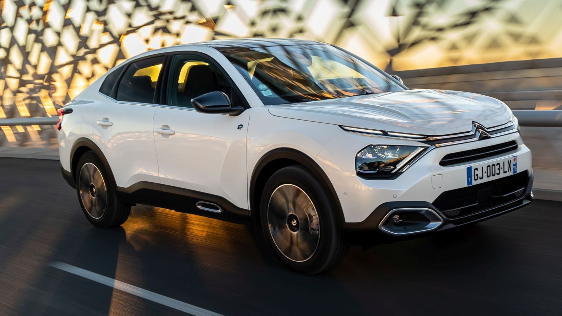 Quanto costano le nuove Citroen C4 e C4 X con nuovo motore e batteria