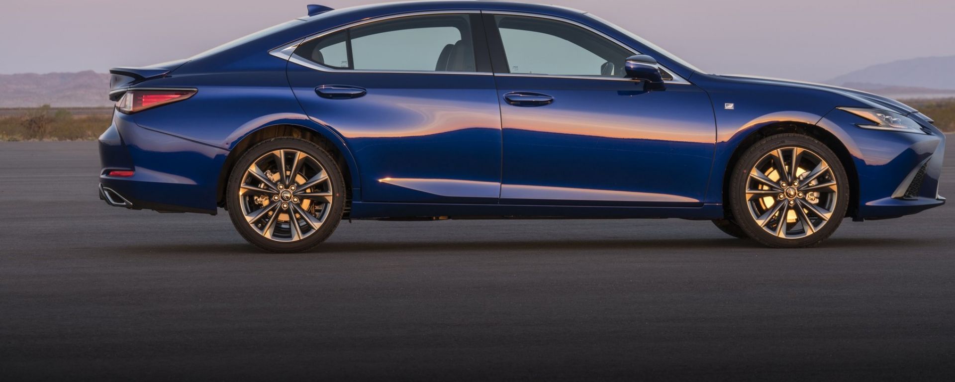 Nuova Lexus ES Hybrid: arriverà anche in Europa. Le dimensioni, i ...