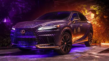 Lexus RX 500h, una special edition per Black Panther. Video