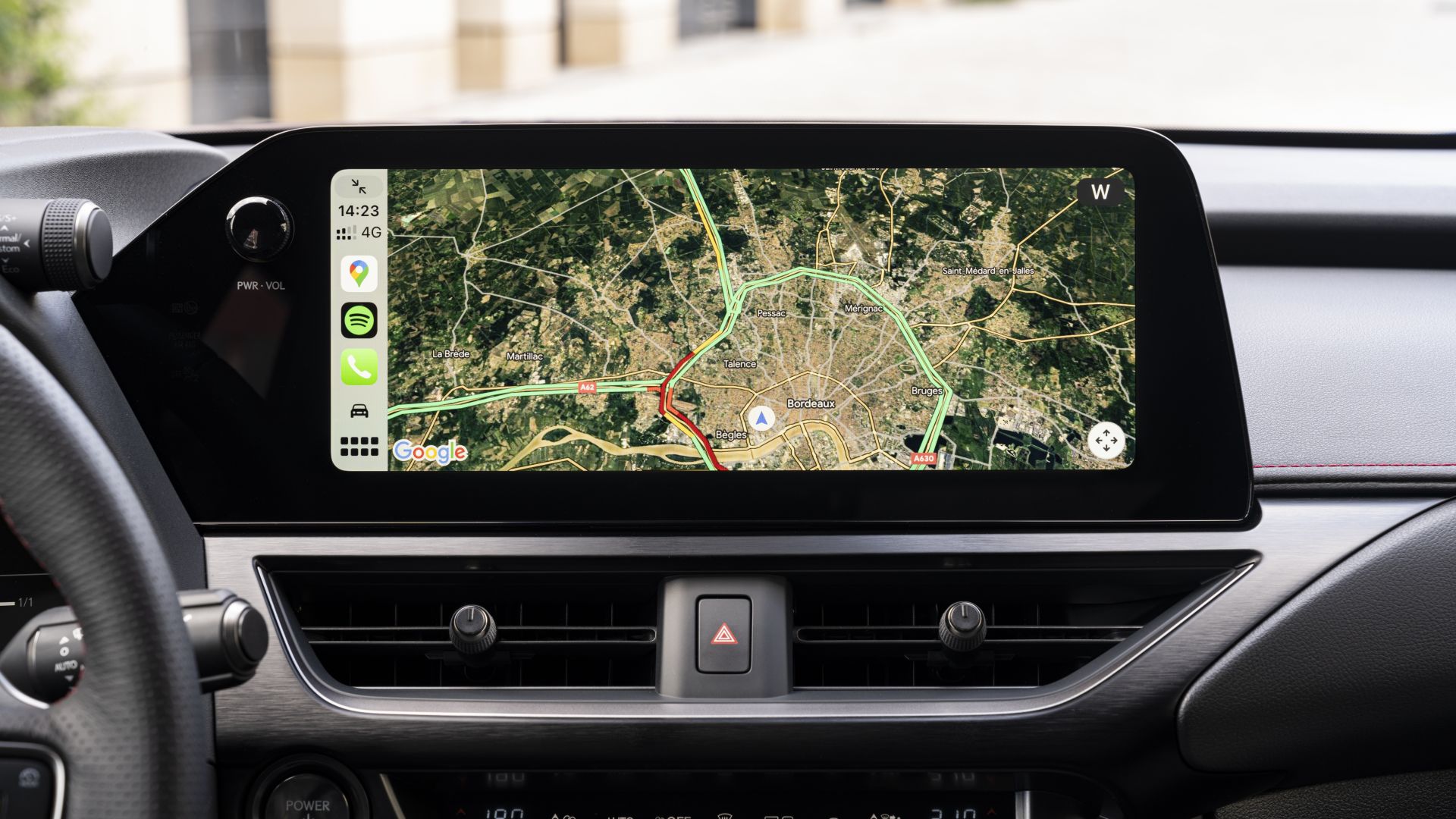 Nuova Lexus UX 300h: video-prova, prezzi, opinioni