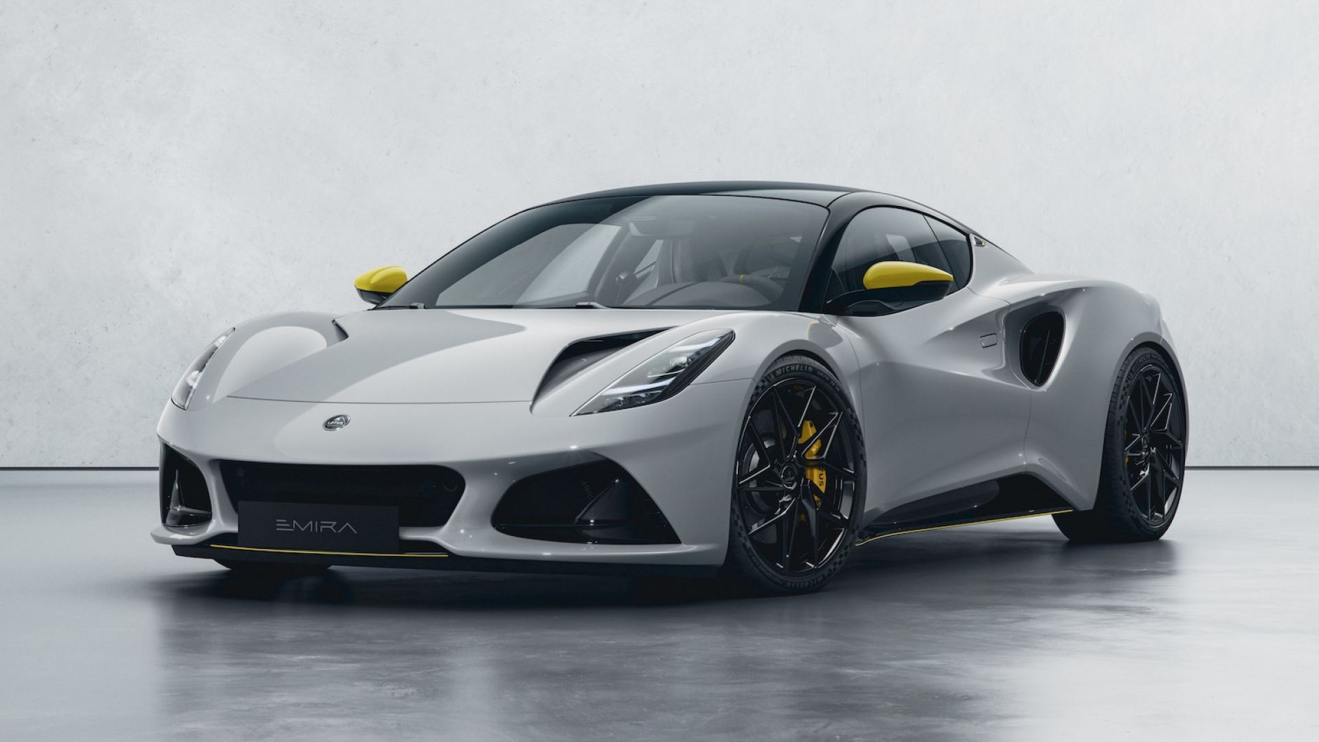 Lotus Emira 2025: nuove versioni V6 SE e Turbo. Prezzi e dettagli