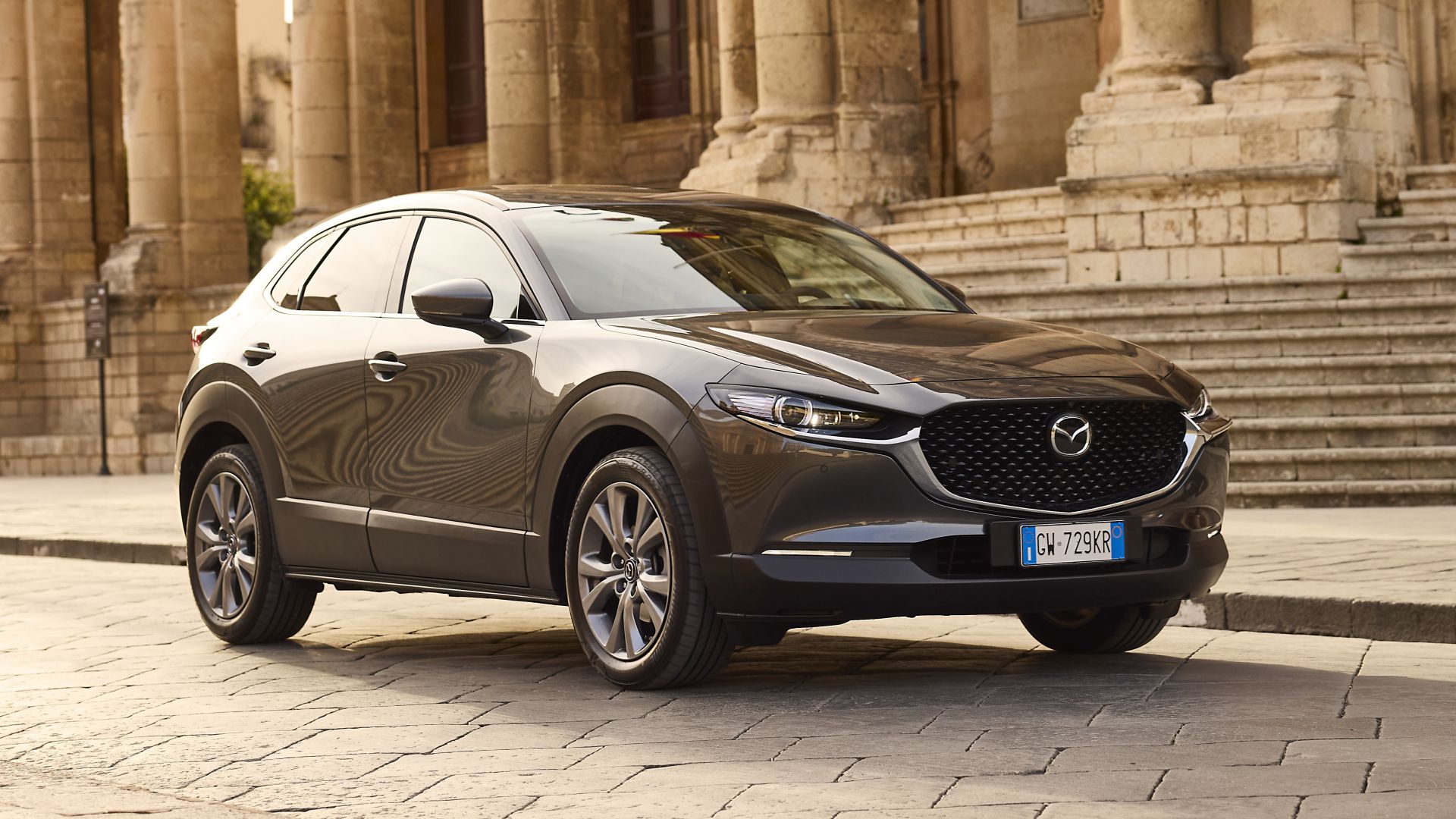 Mazda CX-30 2.5 e-SKYACTIV G 2025: prova su strada e opinioni